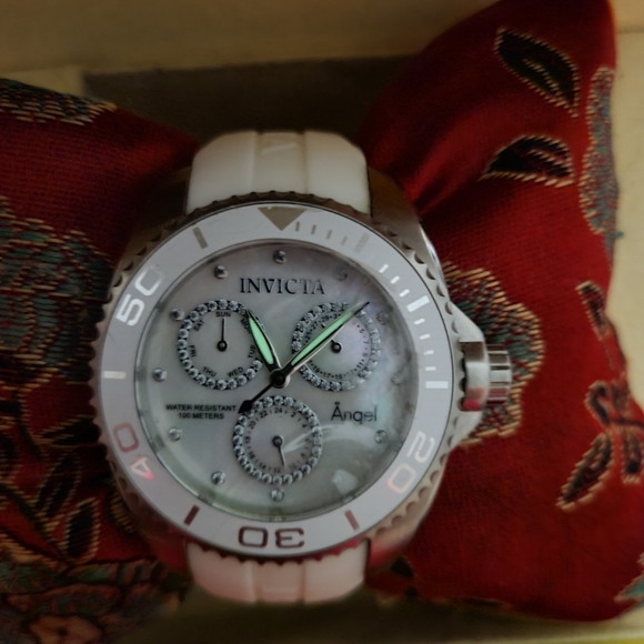 Invicta | Accessories | Invicta Divers Watch Needs Battery | Poshmark